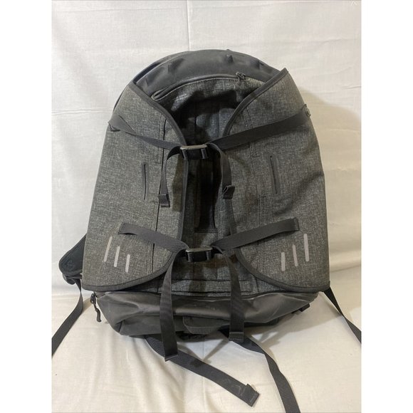Oakley | Bags | Oakley Hiking Backpack With Eyewear Protection System ...